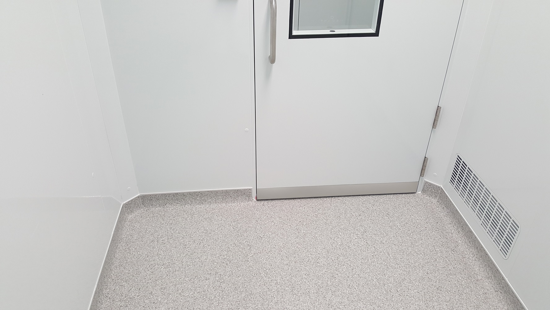 Salle blanche pour opérations stériles (GMP Classe B) | MECART