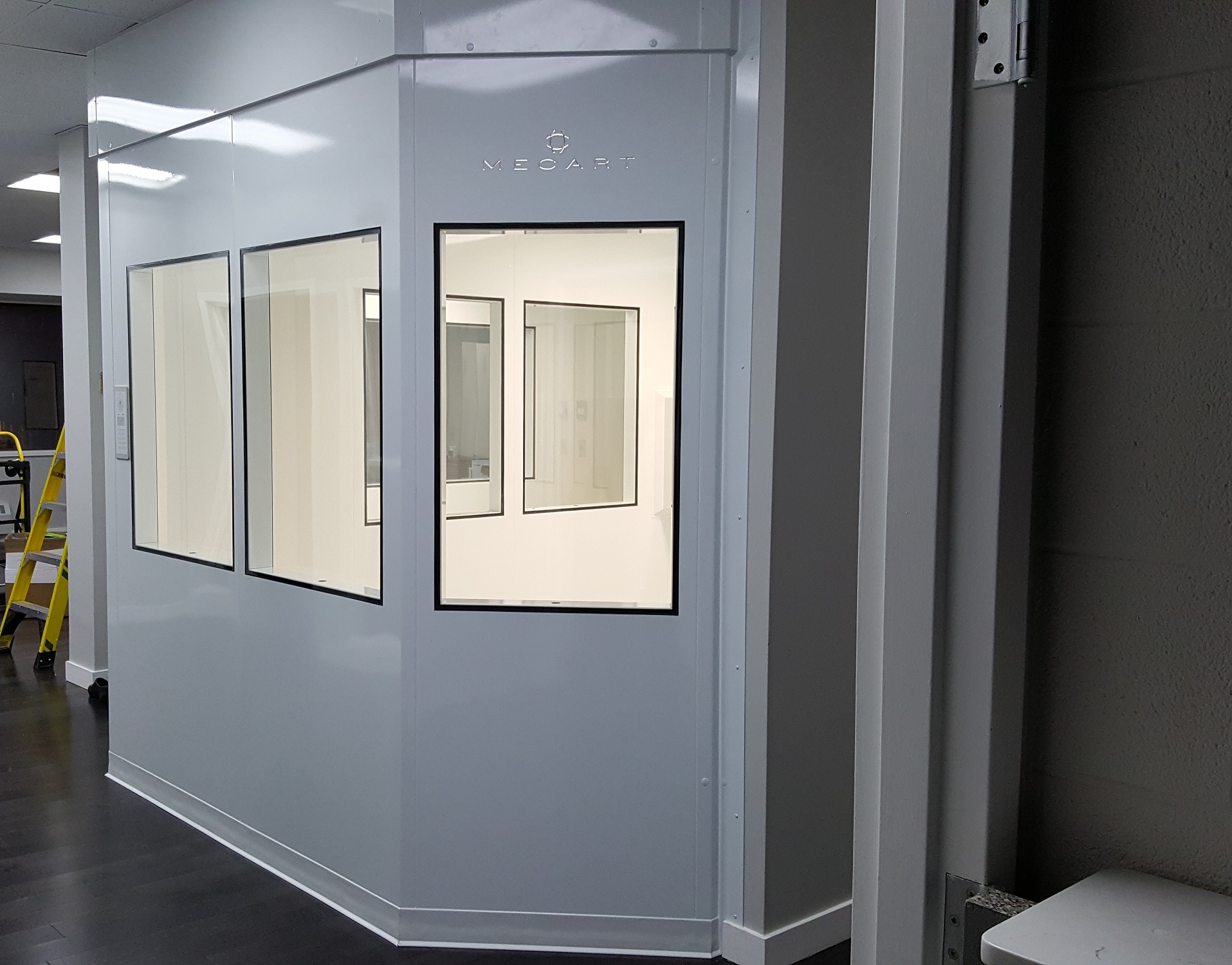 ISO 7 STERILE COMPOUNDING CLEANROOM - MECART Cleanrooms